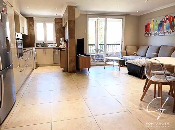 Appartement à vendre - Roquebrune-sur-Argens, Village - 4 pièces - 3 chambres