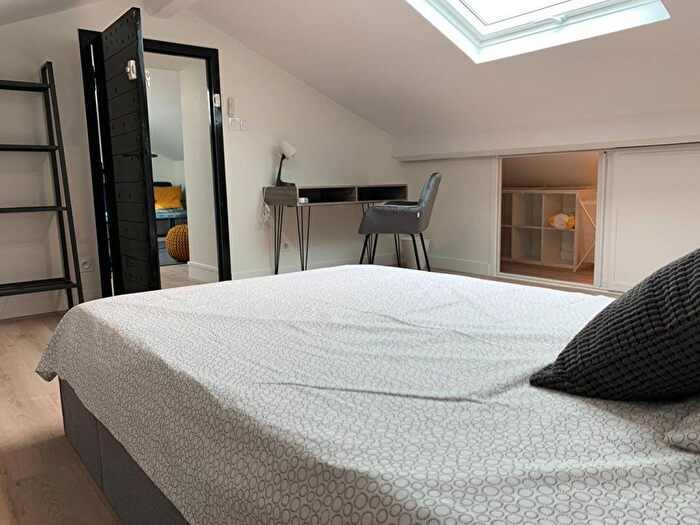 Appartement à louer - Laënnec, Lyon ème - 8 pièces - 7 chambres