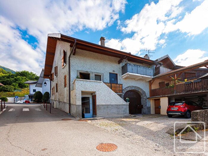 Maison à vendre - Lyaud - 8 pièces - 4 chambres