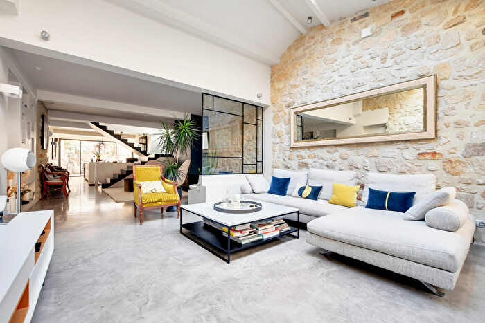 Maison à vendre - Paris e , Belleville - 9 pièces - 5 chambres