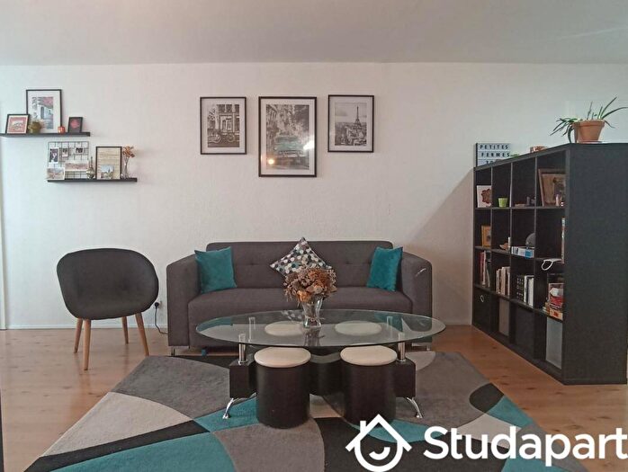Appartement à louer - Koenigshoffen Est, Strasbourg - 1 pièce - 3 chambres