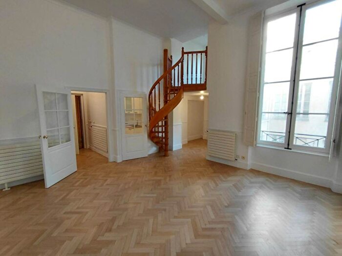 Appartement à louer - Sainte Avoie, Paris ème arrondissement - 2 pièces - 1 chambre