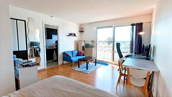 Appartement à vendre - Combs-la-Ville, République - 1 pièce
