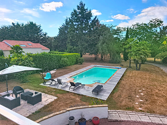 Le Poiré-sur-Vie : Maison 9 pièces à vendre
