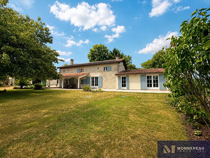 Sainte-Souline : Maison 6 pièces à vendre