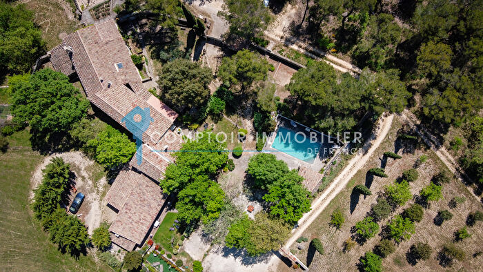 Maison à vendre - Murs - 13 pièces - 6 chambres