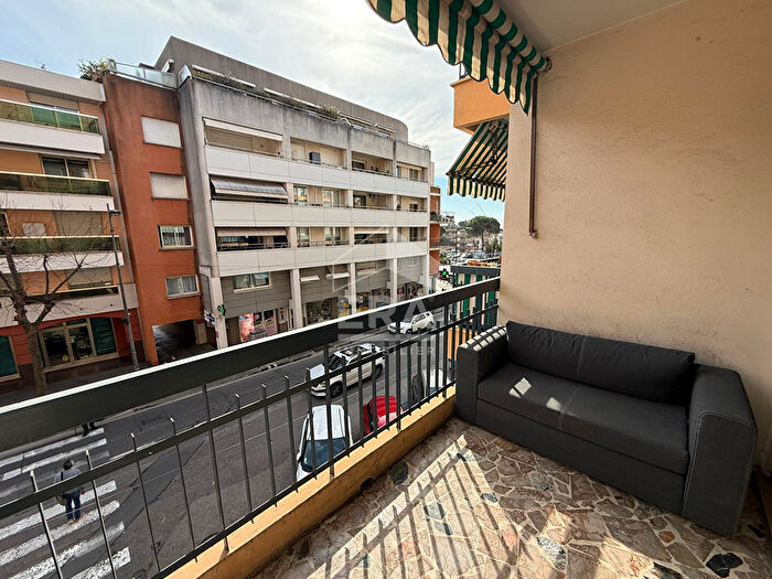 Appartement à vendre - Vence, Centre-ville - 2 pièces - 1 chambre