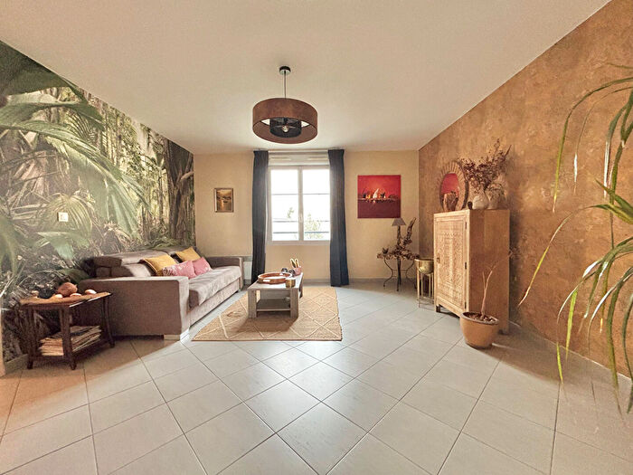 Appartement à vendre - Pontault-Combault, Centre commercial - 3 pièces - 2 chambres