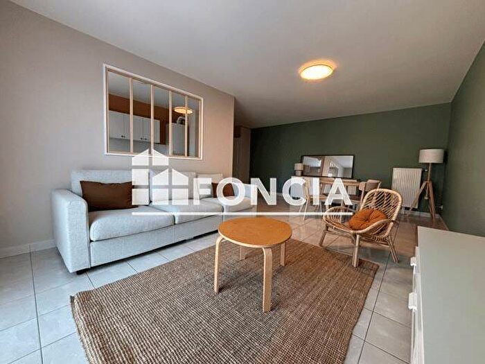 Appartement à louer - Sud Ville, Chartres - 3 pièces - 2 chambres