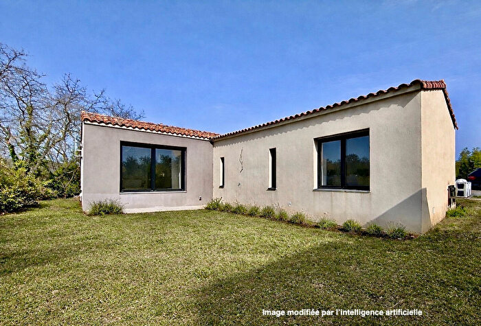 Saint-Julien-de-Peyrolas : Maison 4 pièces à vendre