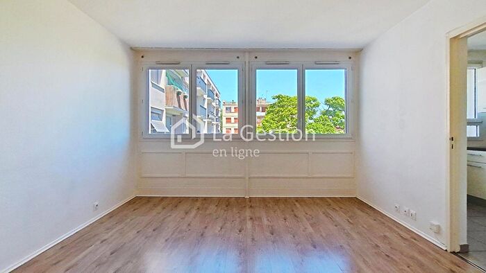 Bron, Le Terraillon : Appartement 2 pièces à louer