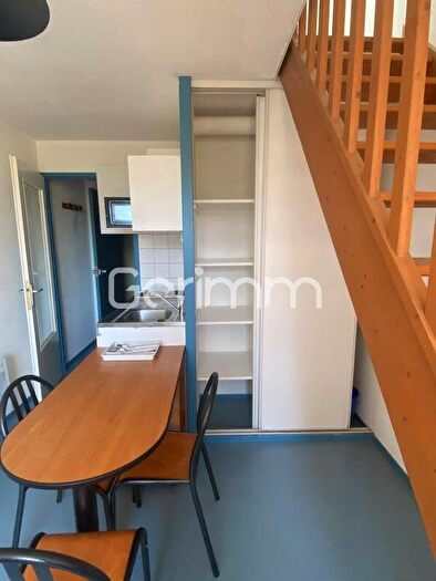 Appartement à louer - Nord, Gières - 2 pièces - 1 chambre