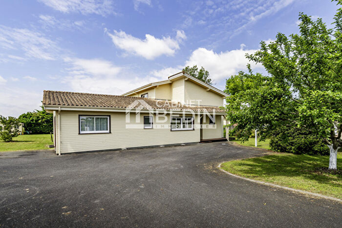 Maison à vendre - Cubzac-les-Ponts - 6 pièces - 5 chambres