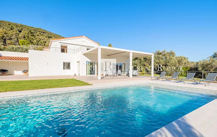 Maison à vendre - Villefranche-sur-Mer - 4 pièces - 5 chambres