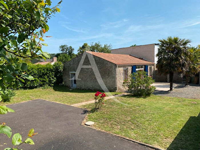 Maisons à vendre et appartements à louer - 1