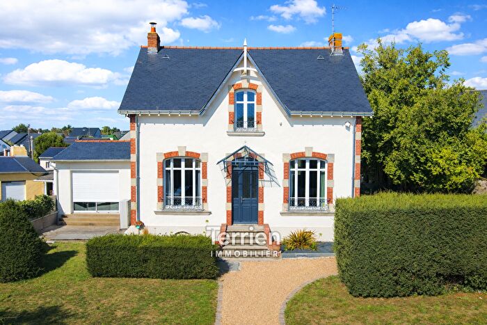 Maison à vendre - Chalonnes-sur-Loire - 8 pièces - 5 chambres