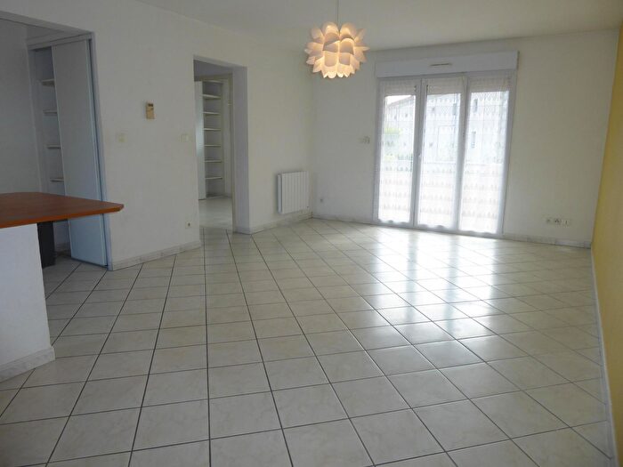 Aubenas, Centre-ville : Appartement 4 pièces à louer
