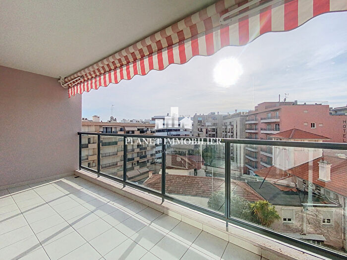 Appartement à vendre - Antibes, Juan-les-Pins, Le Cap - 3 pièces - 2 chambres