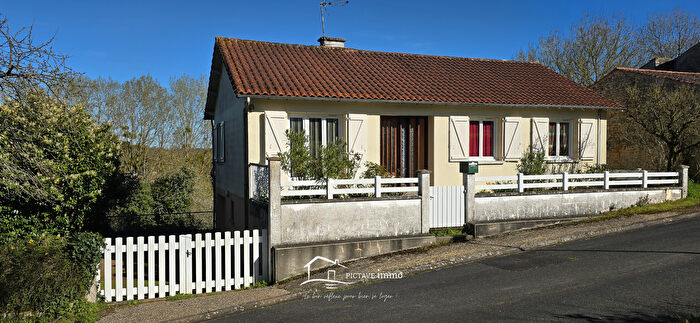 Maison à vendre - Jazeneuil - 5 pièces - 3 chambres