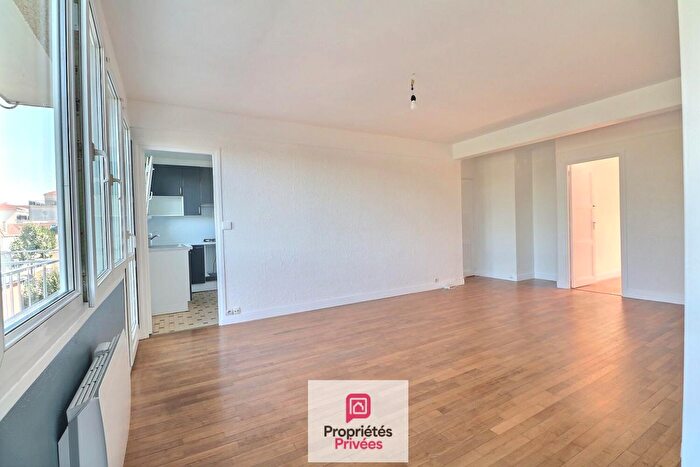 Appartement 4 pièces à louer à Achères, Centre-ville, Cité de la Barricade