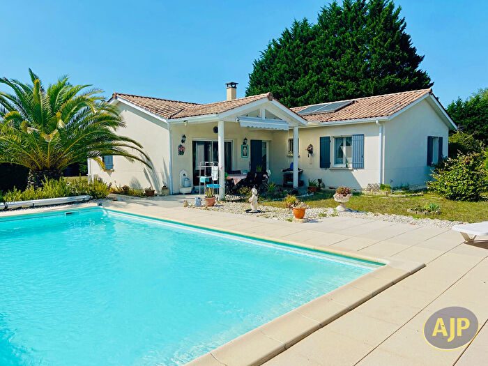 Maison à vendre - Saint-Germain-dEsteuil - 6 pièces - 4 chambres