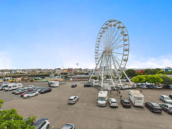 Maison à vendre - Guilvinec - 8 pièces - 6 chambres