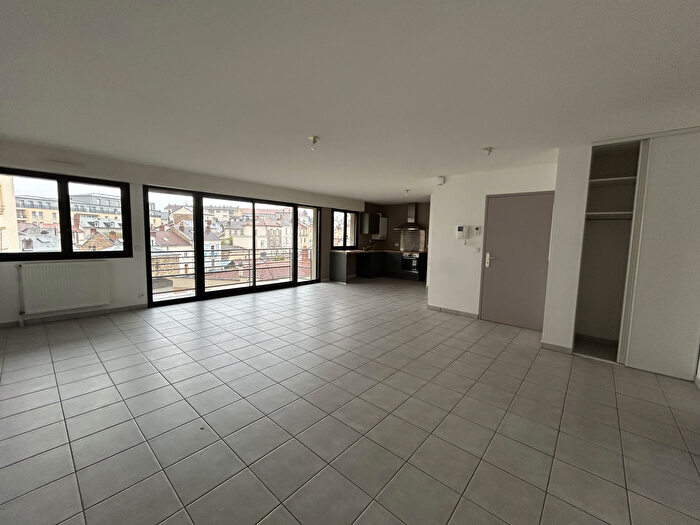 Appartement à louer - Limoges, Centre-ville, Hôtel de Ville, Emailleurs - 4 pièces - 3 chambres