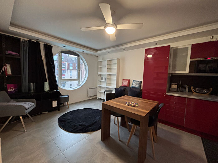Appartement à louer - Metz, Les Iles - 2 pièces - 1 chambre