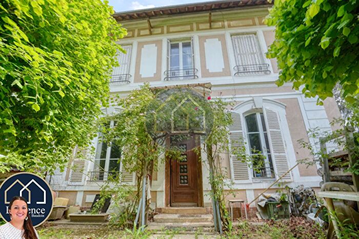 Maison 9 pièces à vendre à Nogent-le-Roi