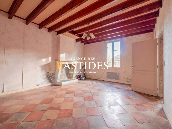 Maison à vendre - Saint-Laurent-des-Combes - 6 pièces - 4 chambres