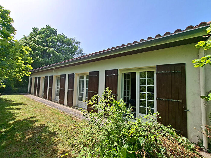 Saint-Hilaire-de-Villefranche - Maison 5 pièces à vendre