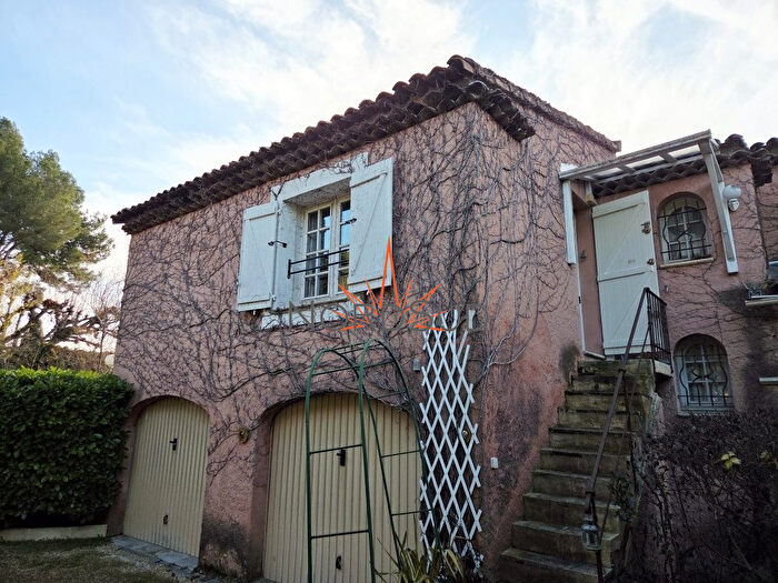 Appartement à louer - Éguilles - 2 pièces - 1 chambre