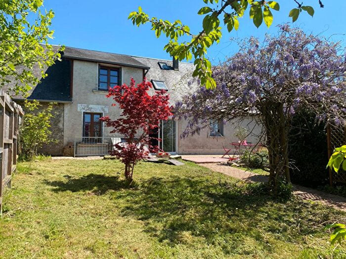 Maison à vendre - Treignac - 4 pièces - 3 chambres