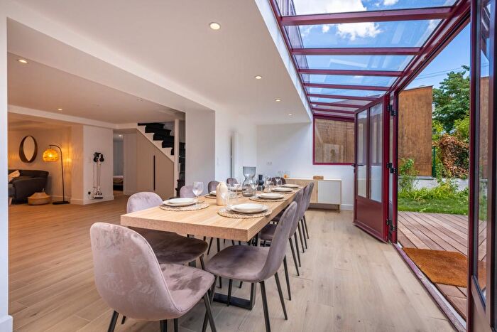 Appartement à louer - Lyon e , Gerland - 1 pièce - 9 chambres