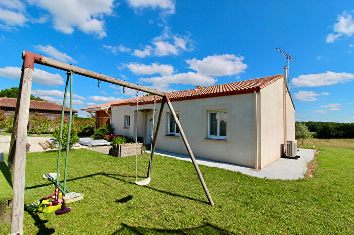 Maison à louer - Hautefage-la-Tour - 4 pièces - 3 chambres