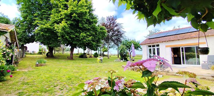Bussac-sur-Charente - Maison 12 pièces à vendre