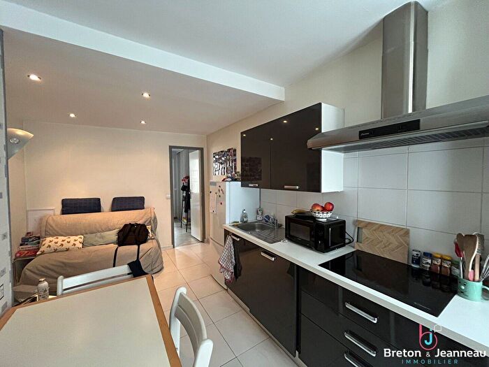 Centre Ville Rive Droite, Laval : Appartement 2 pièces à louer