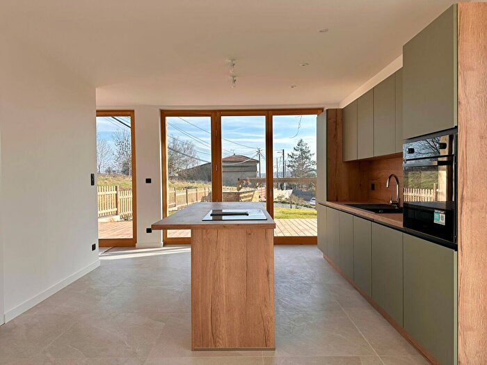 Frontenas : Maison 5 pièces à louer