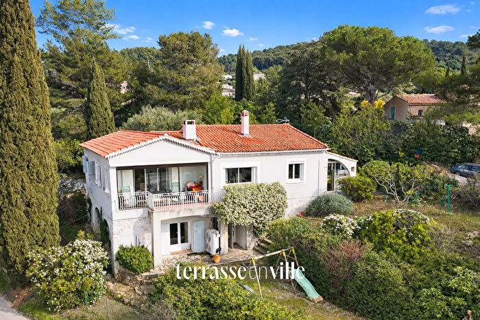 Maison à vendre - Le Beausset - 6 pièces - 3 chambres