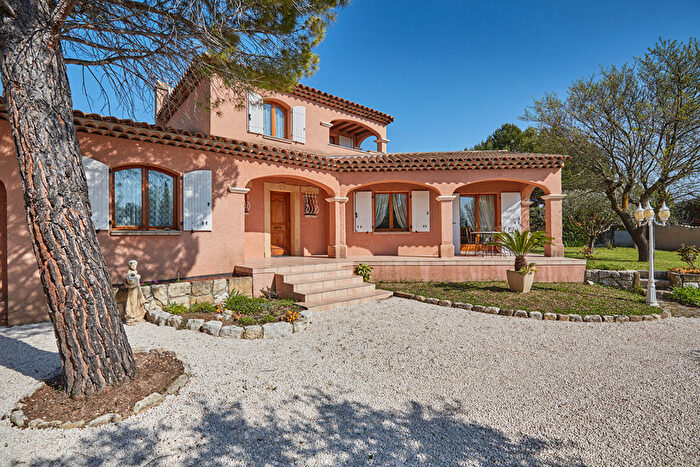 Maison à vendre - Saint-Cannat - 6 pièces - 4 chambres