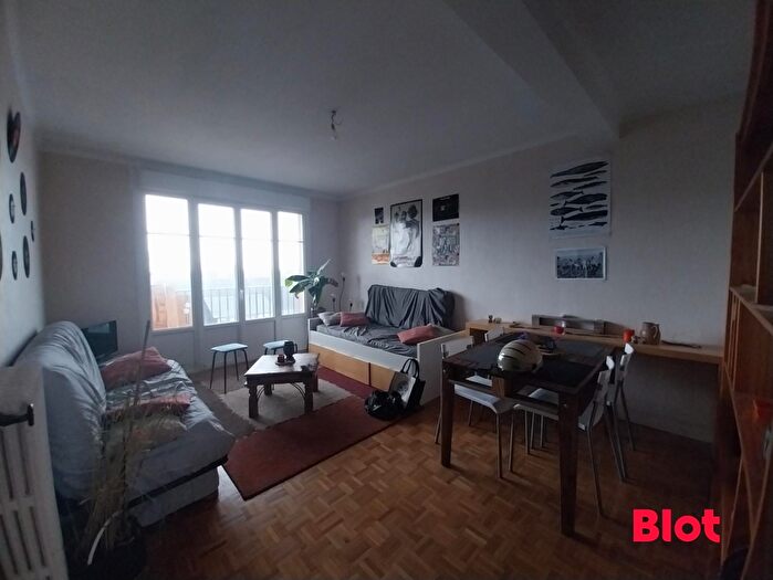 Appartement à louer - Quartiers Nord-Est, Jeanne dArc - 3 pièces - 2 chambres