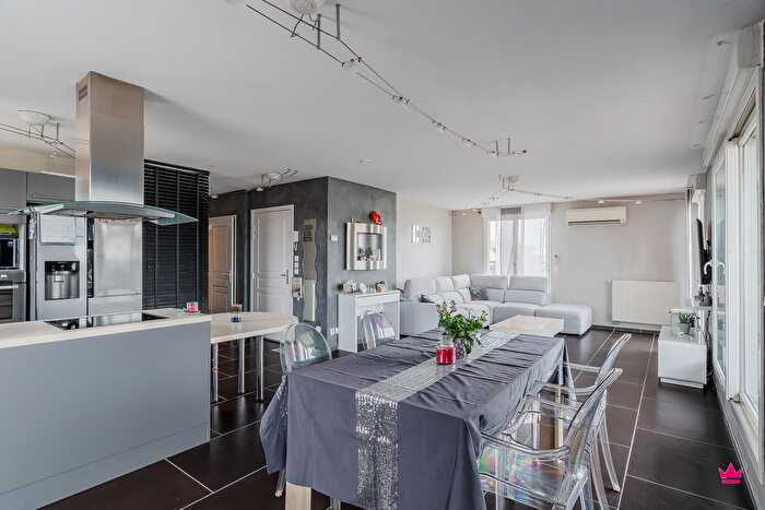 Appartement à vendre - Genas - 5 pièces - 4 chambres