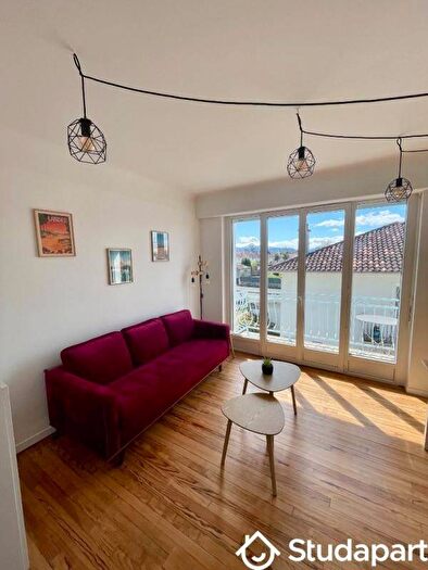 Appartement à louer - Le Hameau, Pau - 1 pièce - 2 chambres