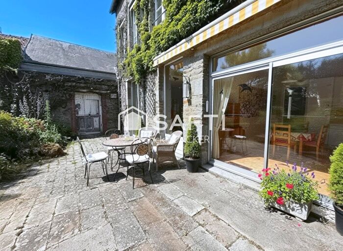 Condé-sur-Noireau : Maison 15 pièces à vendre
