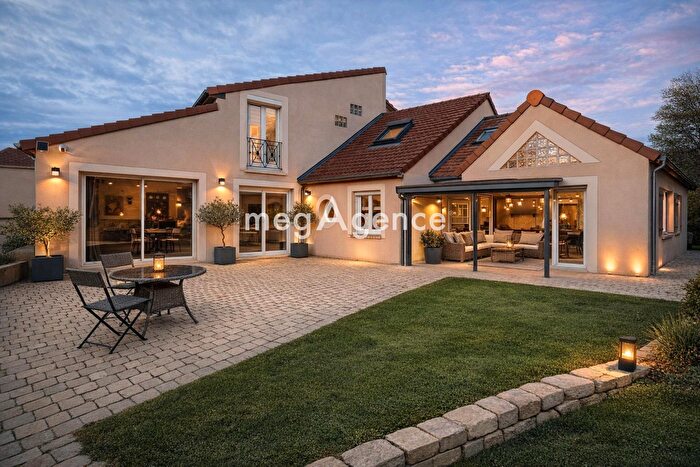 Maison à vendre - Fontenay-Mauvoisin - 10 pièces - 4 chambres