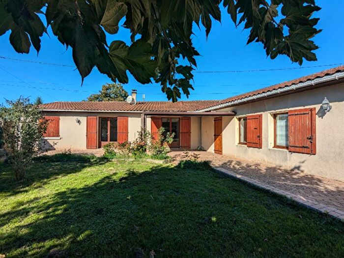 Maison à vendre - Châteaubernard - 5 pièces - 3 chambres