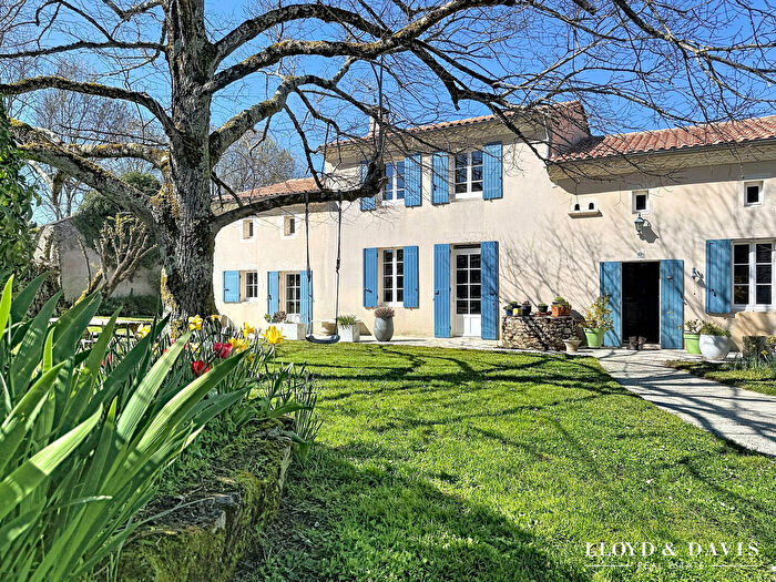 Maison à vendre - Saint-Ciers-sur-Gironde - 7 pièces - 4 chambres