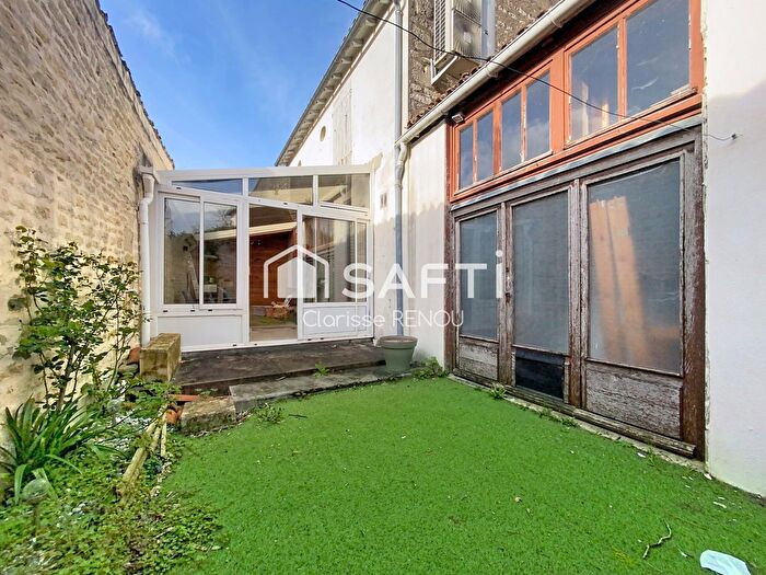 Maison à vendre - Mauzé-sur-le-Mignon - 5 pièces - 4 chambres