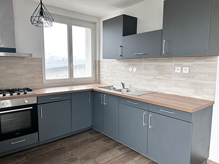 Appartement à vendre - Bourges, Aéroport, Vauvert, Pierrelay, Pissevieille - 5 pièces - 4 chambres