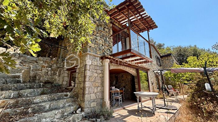 Maison à vendre - Peille - 3 pièces - 2 chambres